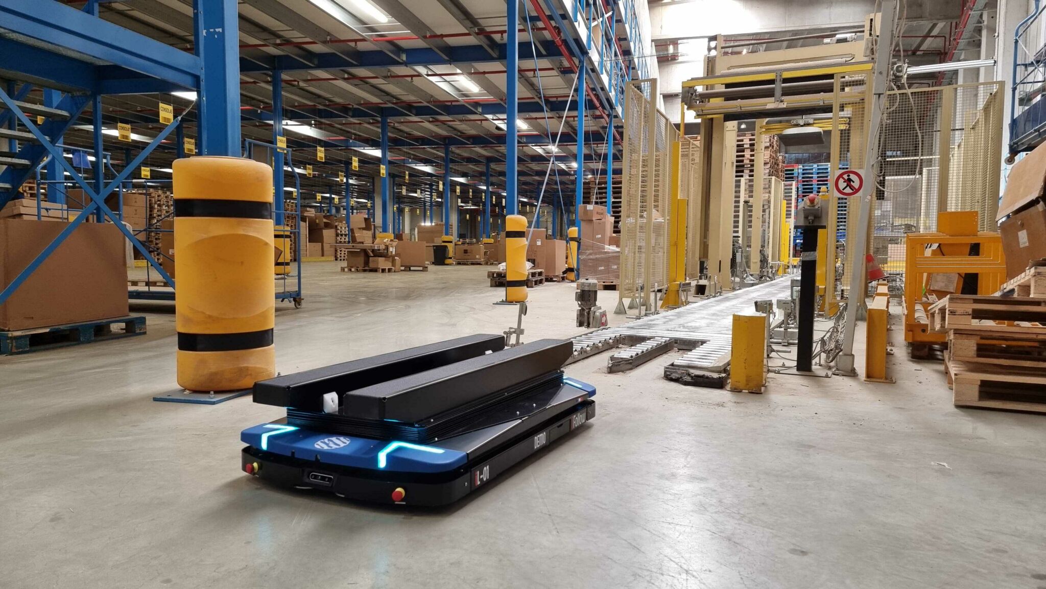 Autonomous Mobile Robot for Cold Storage - iFollow