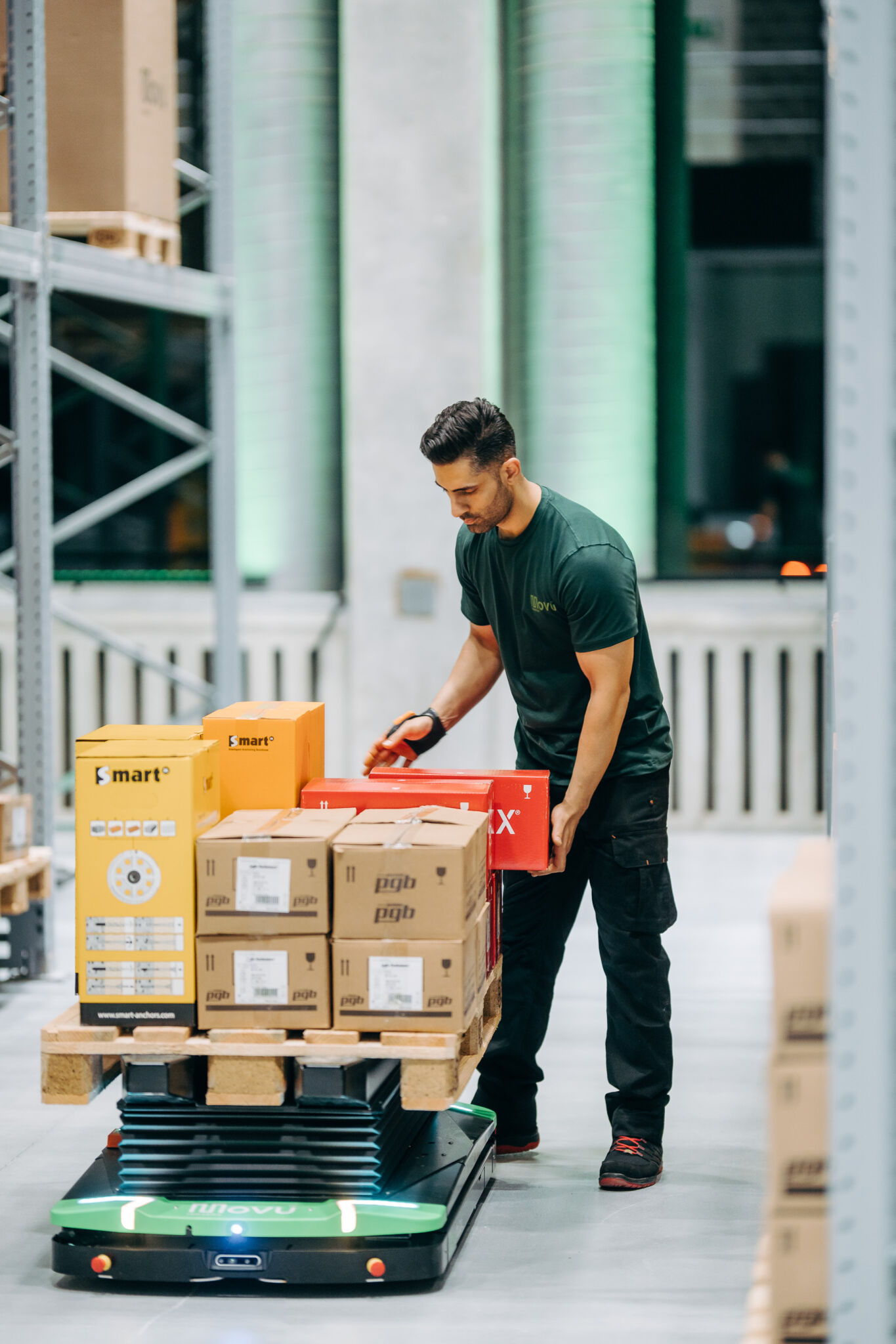 Autonomous mobile robots for intralogistics - iFollow